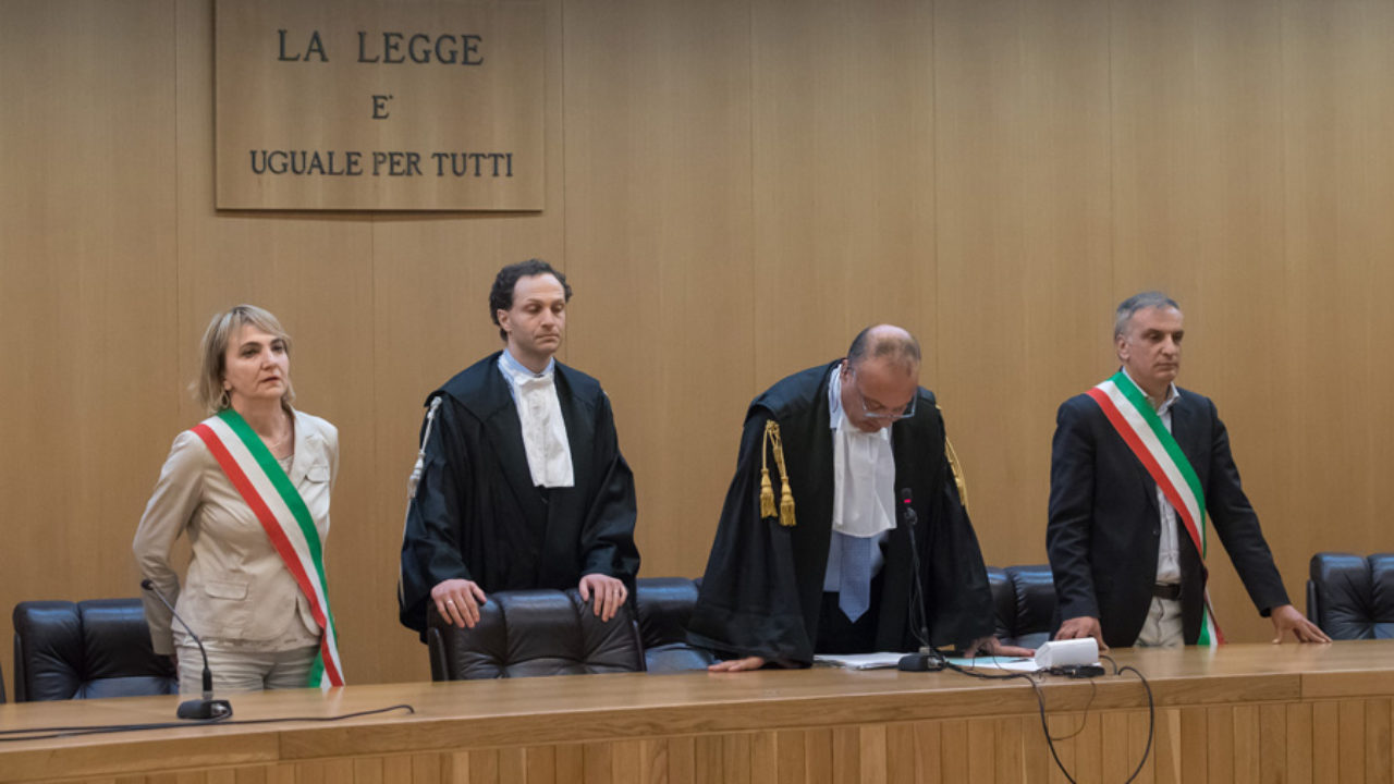 Do judges in your country use a costume or visible insignia when in ...
