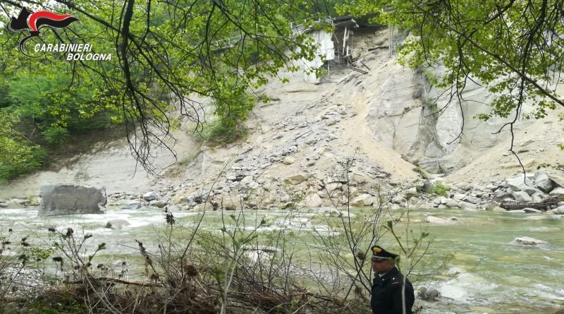 Prende il sole nudo al fiume: maxi multa da 3.300 euro per un 25enne ...