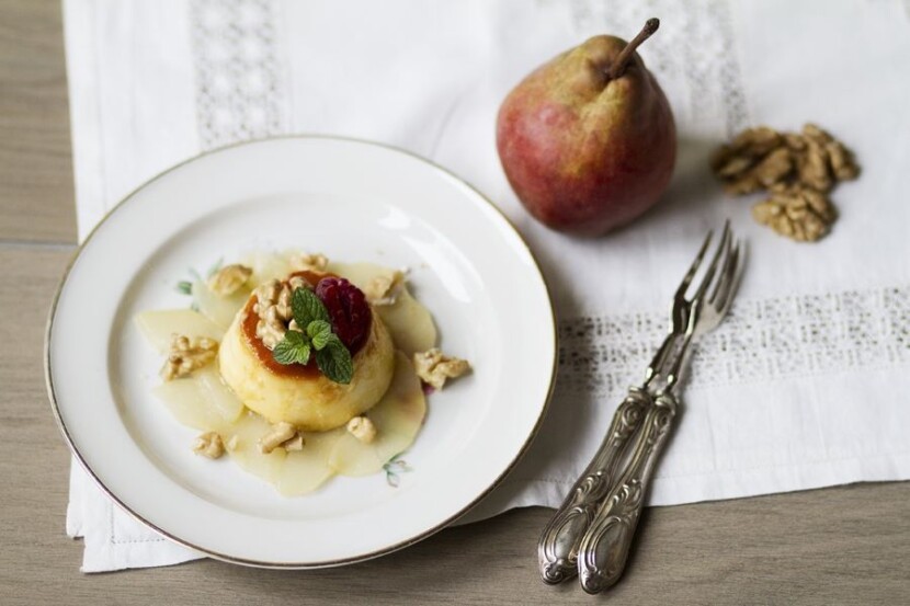 Flan di parmigiano con pere in agrodolce