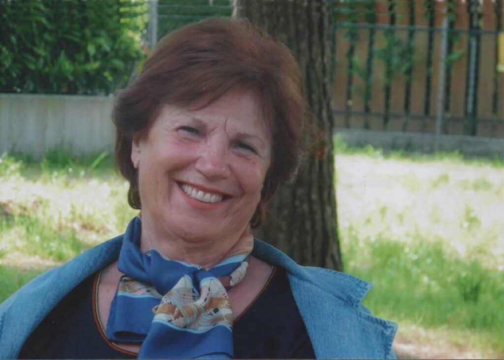 «Morta nell'indifferenza», cordoglio per l'ex insegnante Laura Angelini