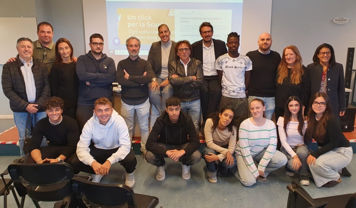 Presidente della Provincia e sindaco di Ravenna in visita all'istituto Olivetti-Callegari